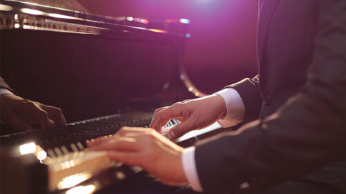 How to Play Soundtracks on the Piano | Singing - Bell